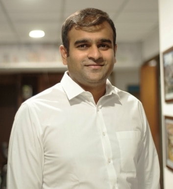 Experiential learning: Looking beyond textbooks